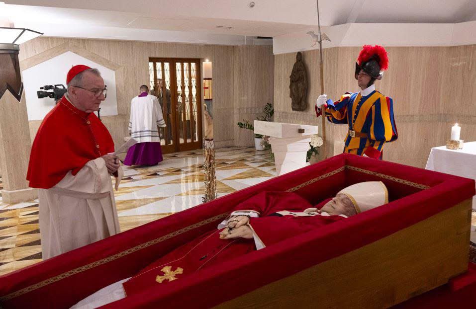 Ciudad del Vaticano: Primera imagen del cuerpo del Papa Francisco en la capilla de Santa Marta ...